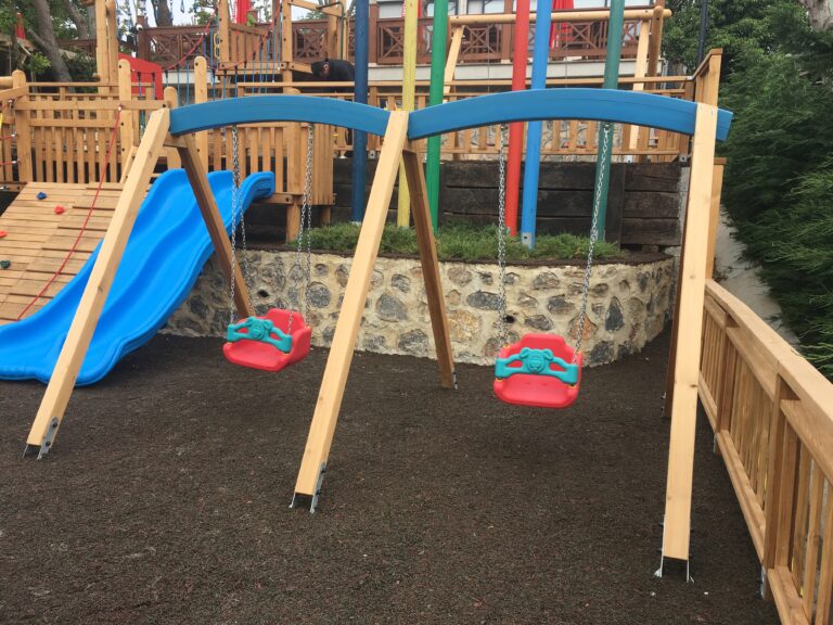 Curved Swing - Turkuaz Park